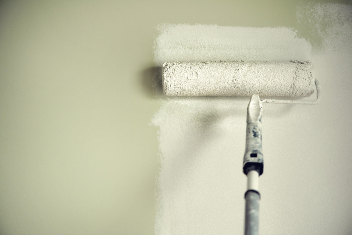 Hoe kan je een muur verven waar eerst behang op zat? - Schilders in ...